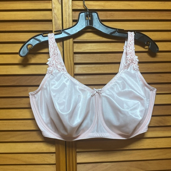 Dominique | Intimates & Sleepwear | Dominique Beautiful Bras Soft Pads ...